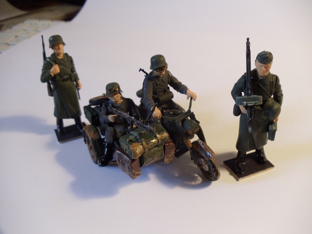 German BMW R75 w/Car -- Plastic Model Military Vehicle Kit -- 1/35 ...