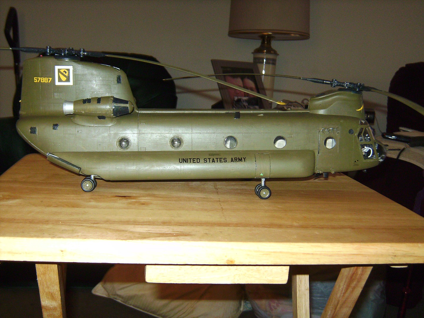 CH47A Chinook Helicopter -- Plastic Model Helicopter Kit -- 1/35 Scale ...