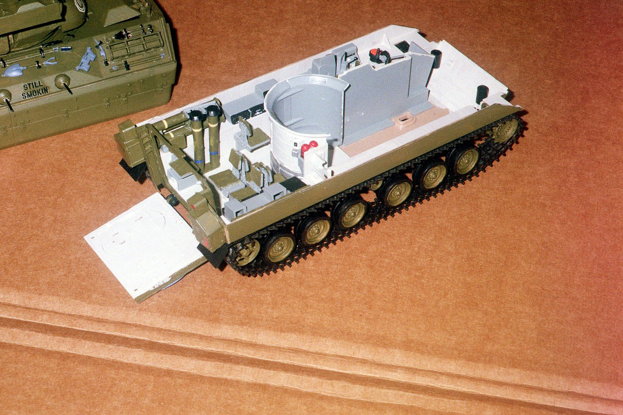 US M2 Bradley IFV Tank -- Plastic Model Military Vehicle Kit -- 1/35 ...