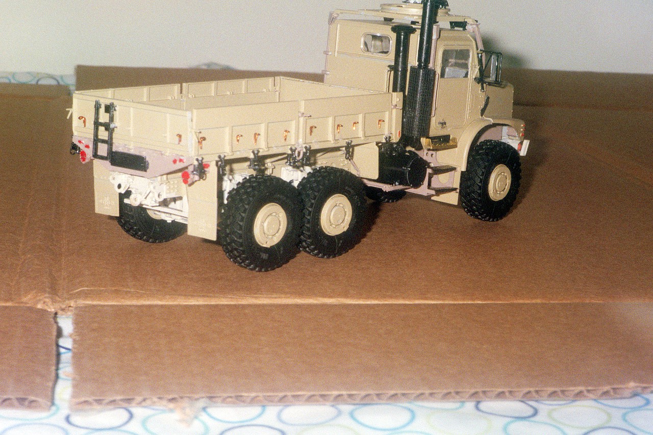 US Mk. 23 MTVR Cargo Truck -- Plastic Model Military Vehicle Kit -- 1/ ...