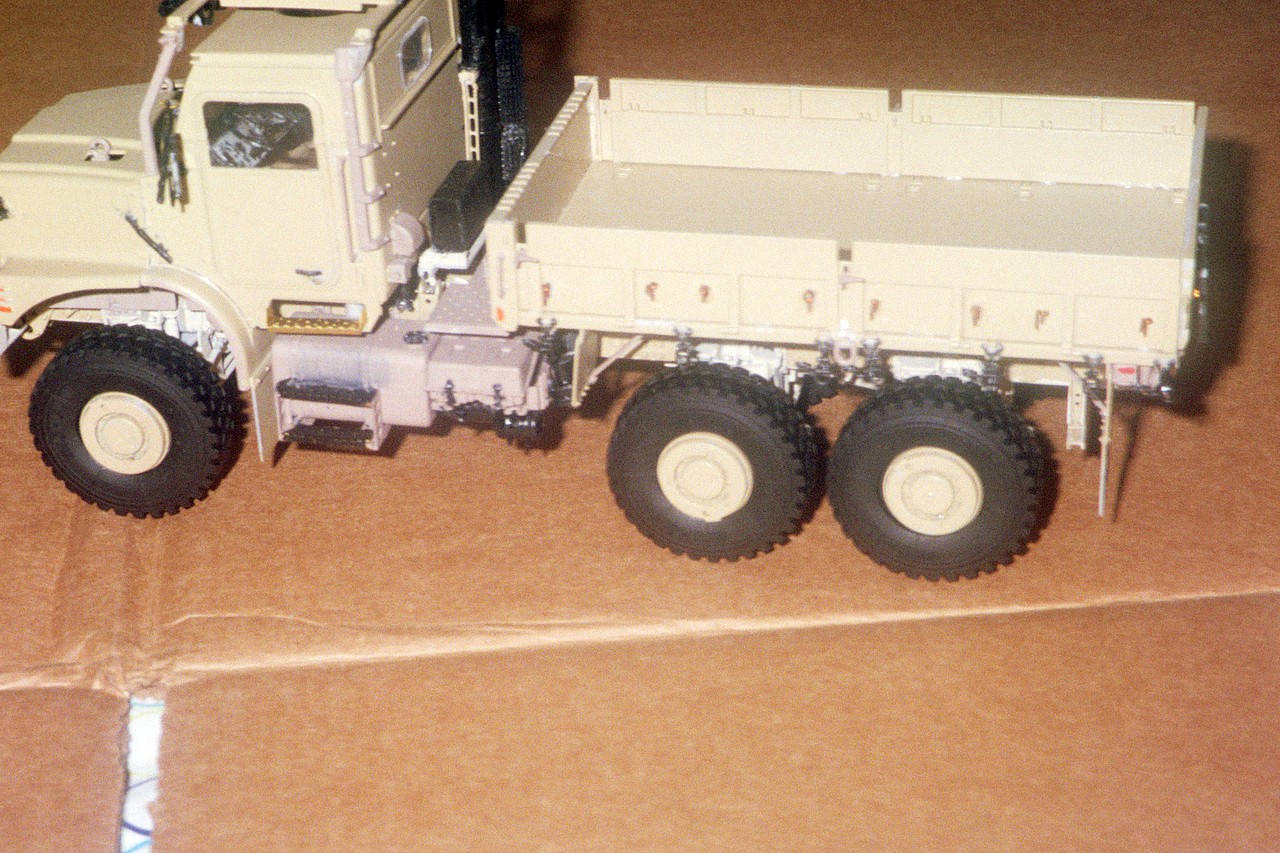 US Mk. 23 MTVR Cargo Truck -- Plastic Model Military Vehicle Kit -- 1/ ...