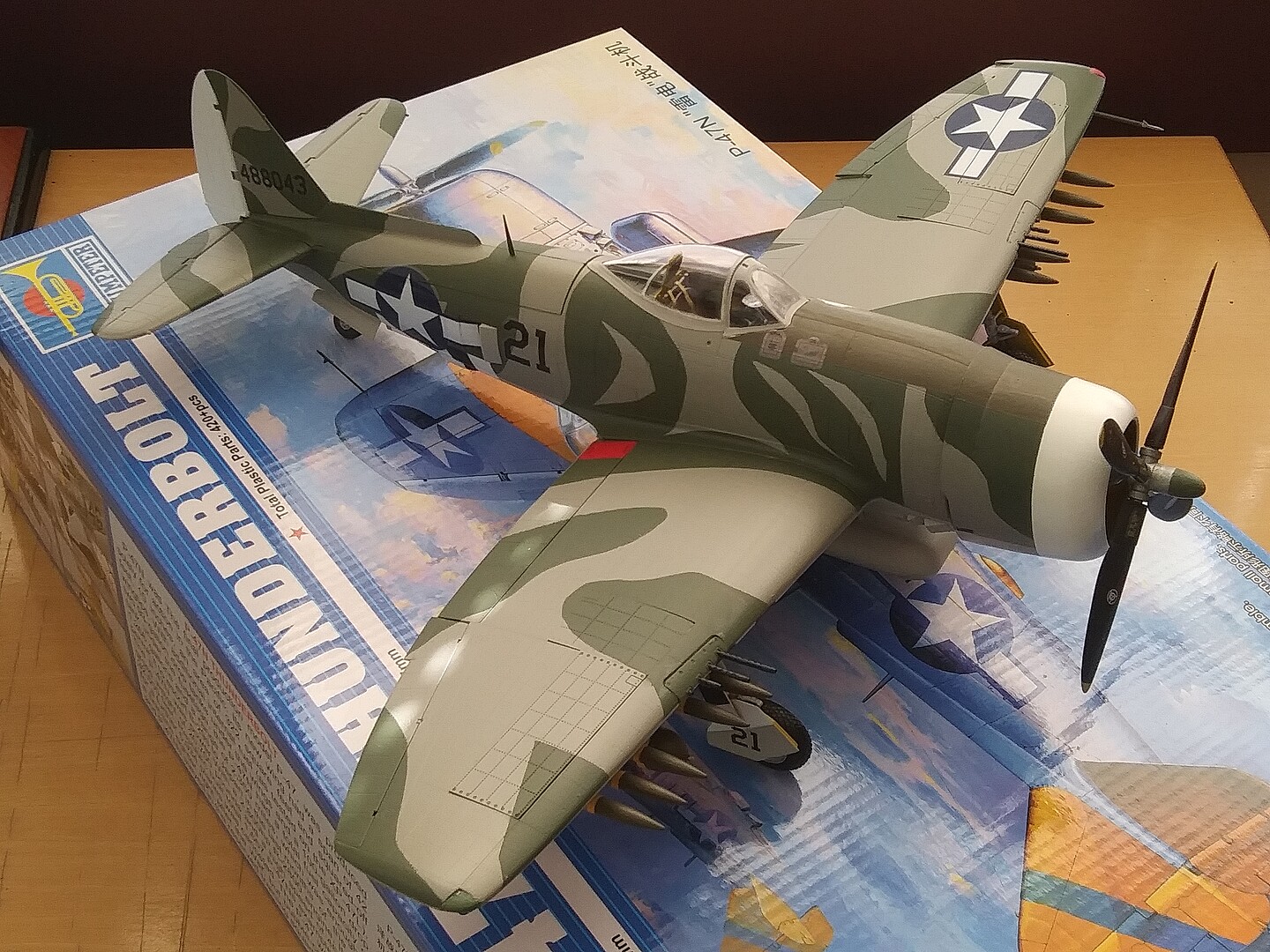 P47N Thunderbolt Fighter -- Plastic Model Airplane -- 1/32 Scale ...