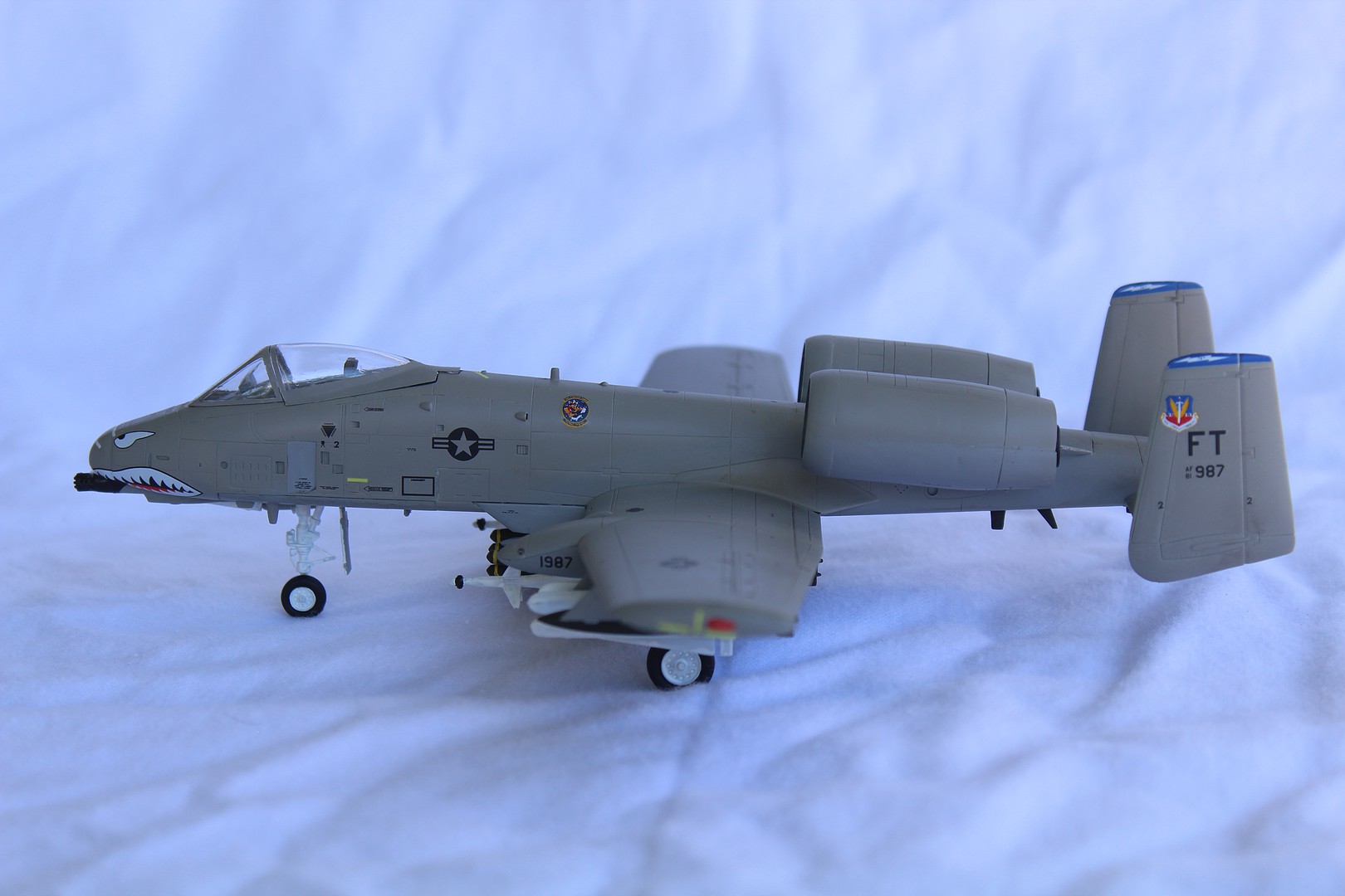 A-10A Plane Operation Iraqi Freedom -- Plastic Model Airplane Kit -- 1/ ...
