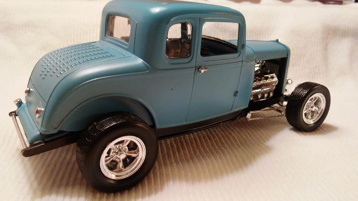 1932 Ford 5 Window Coupe -- Plastic Model Car Kit -- 1/25 Scale ...