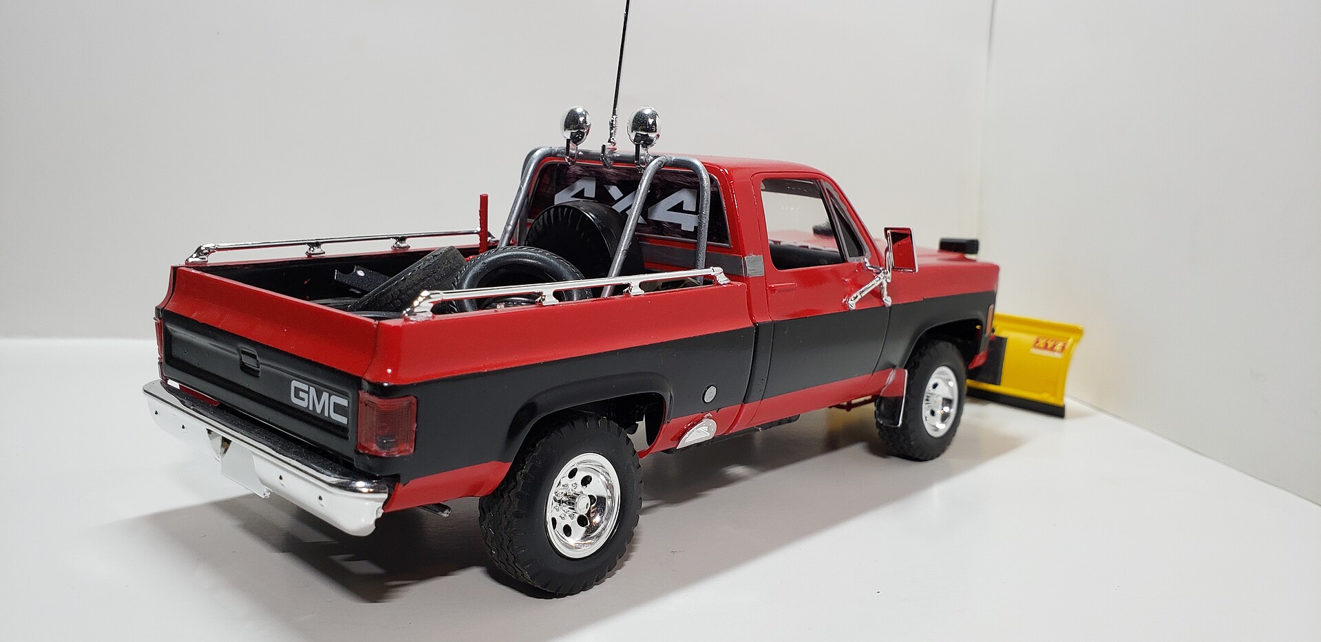 GMC Pickup with Snow Plow -- Plastic Model Truck Kit -- 1/24 Scale ...
