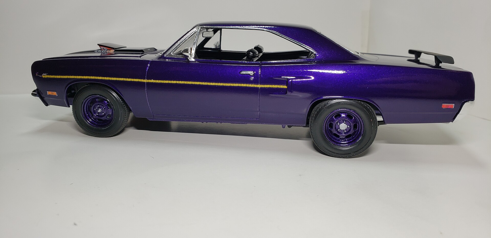 1970 Plymouth Roadrunner -- Plastic Model Car Kit -- 1/24 Scale ...