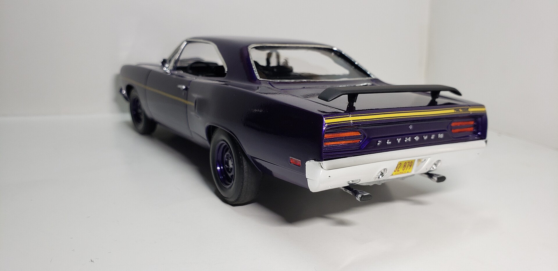 1970 Plymouth Roadrunner -- Plastic Model Car Kit -- 1/24 Scale ...