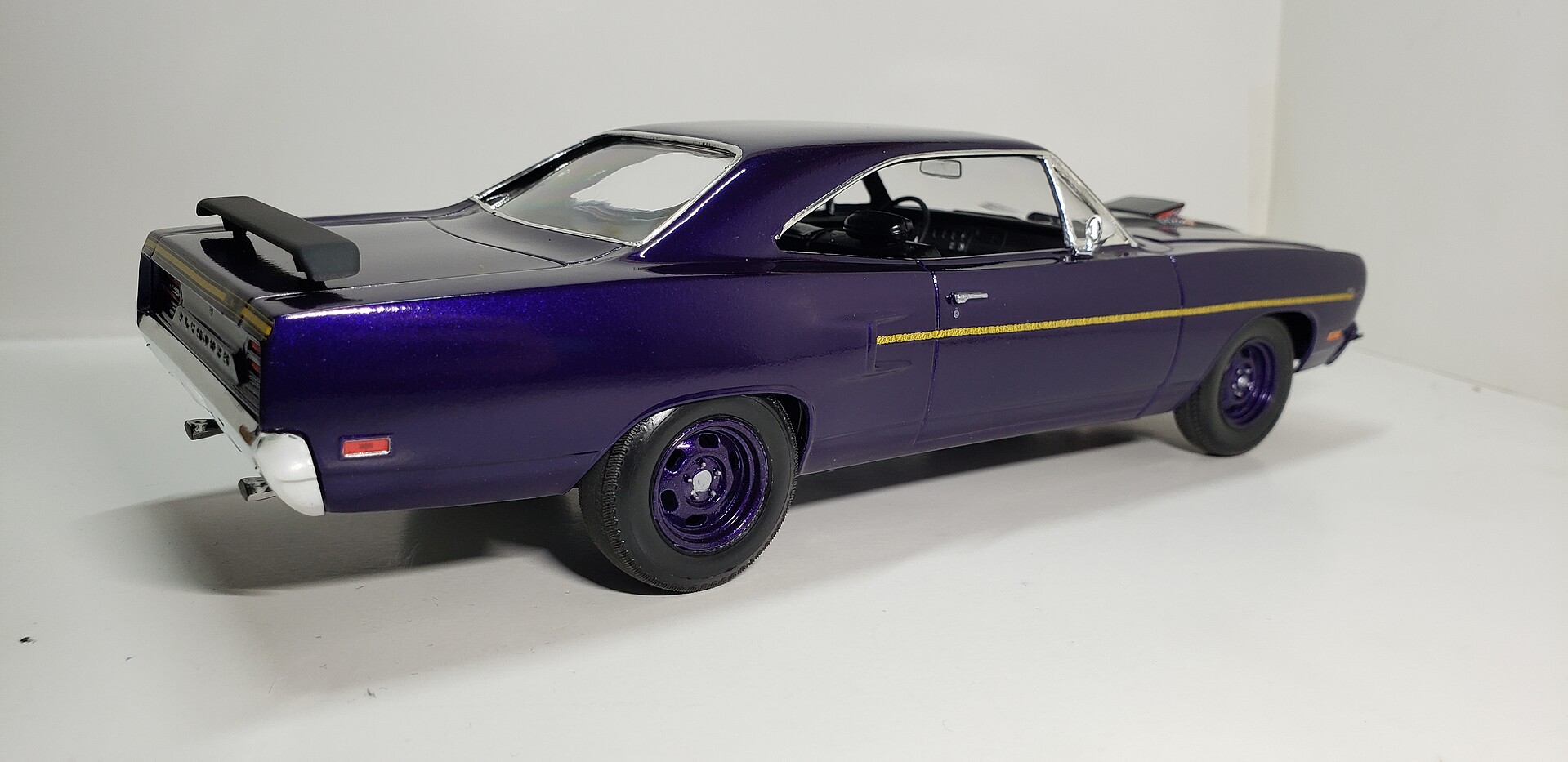 1970 Plymouth Roadrunner -- Plastic Model Car Kit -- 1/24 Scale ...