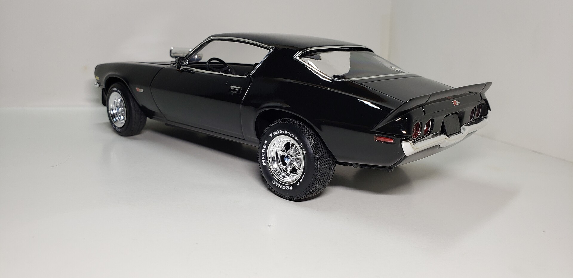 Chevy Camaro Z28 1970 1/2 -- Plastic Model Car Kit -- 1/25 Scale ...
