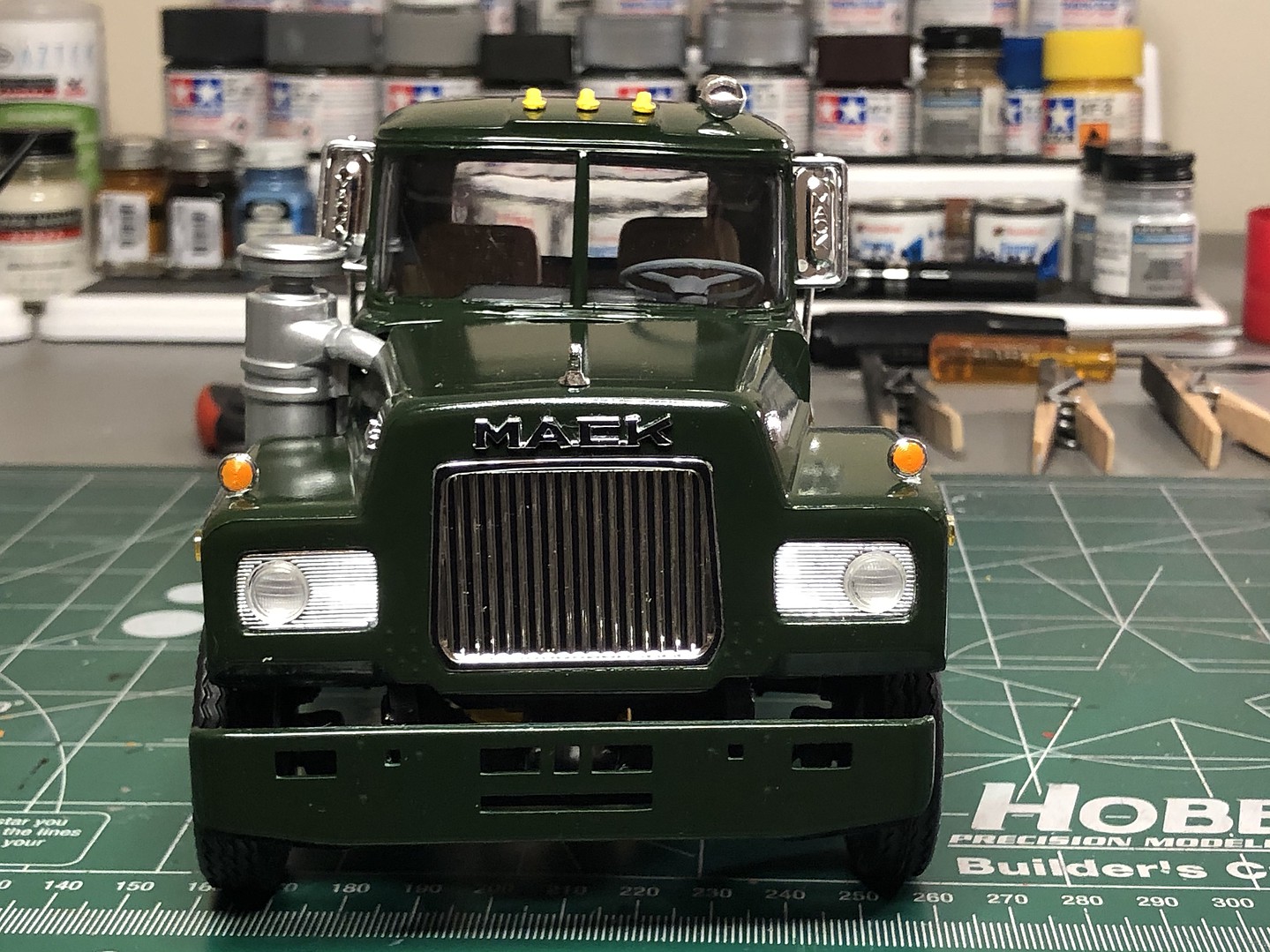 Mack R685ST Semi Tractor -- Plastic Model Truck Kit -- 1/25 -- #1039-06 ...