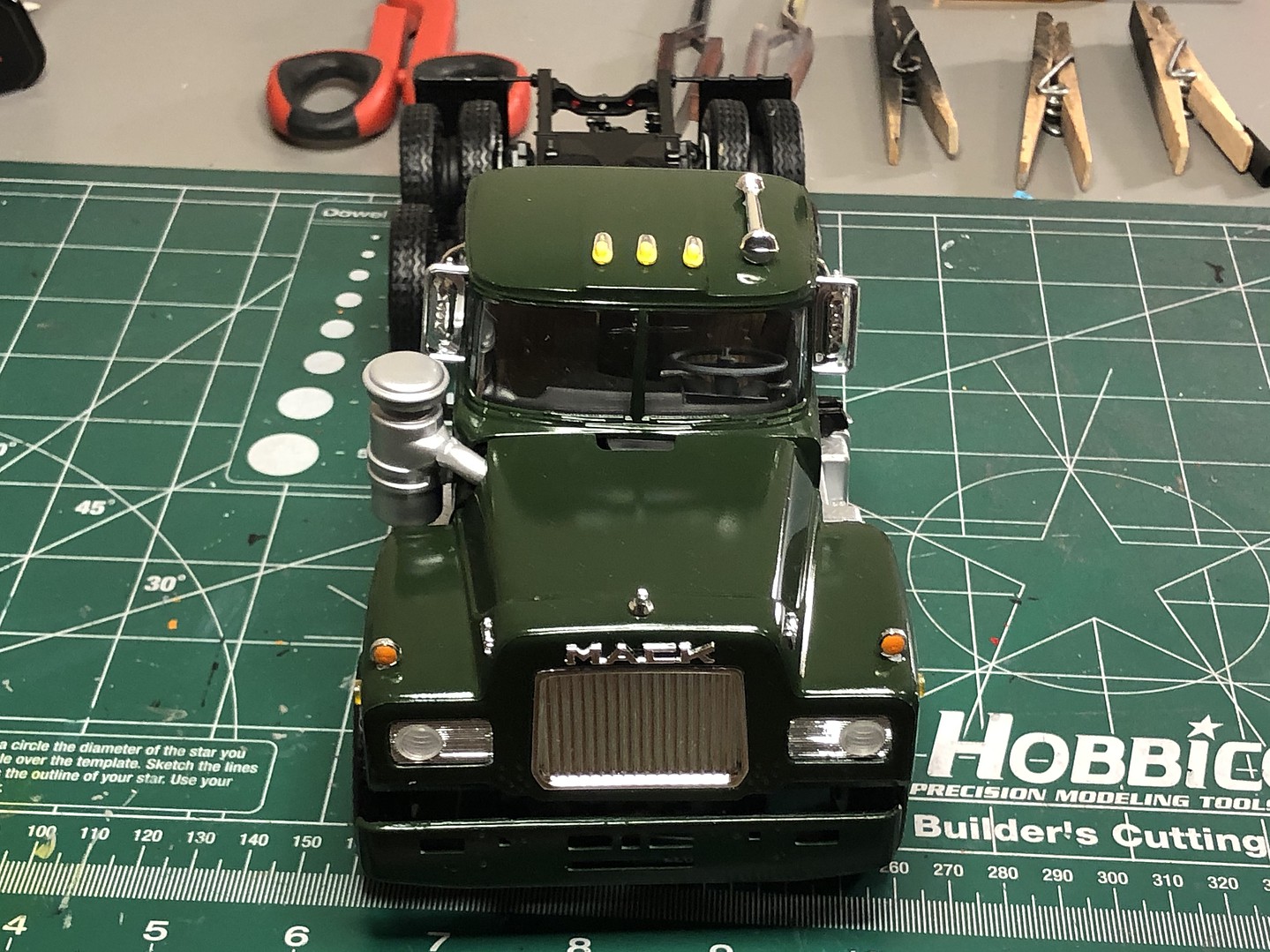 Mack R685ST Semi Tractor -- Plastic Model Truck Kit -- 1/25 -- #1039-06 ...