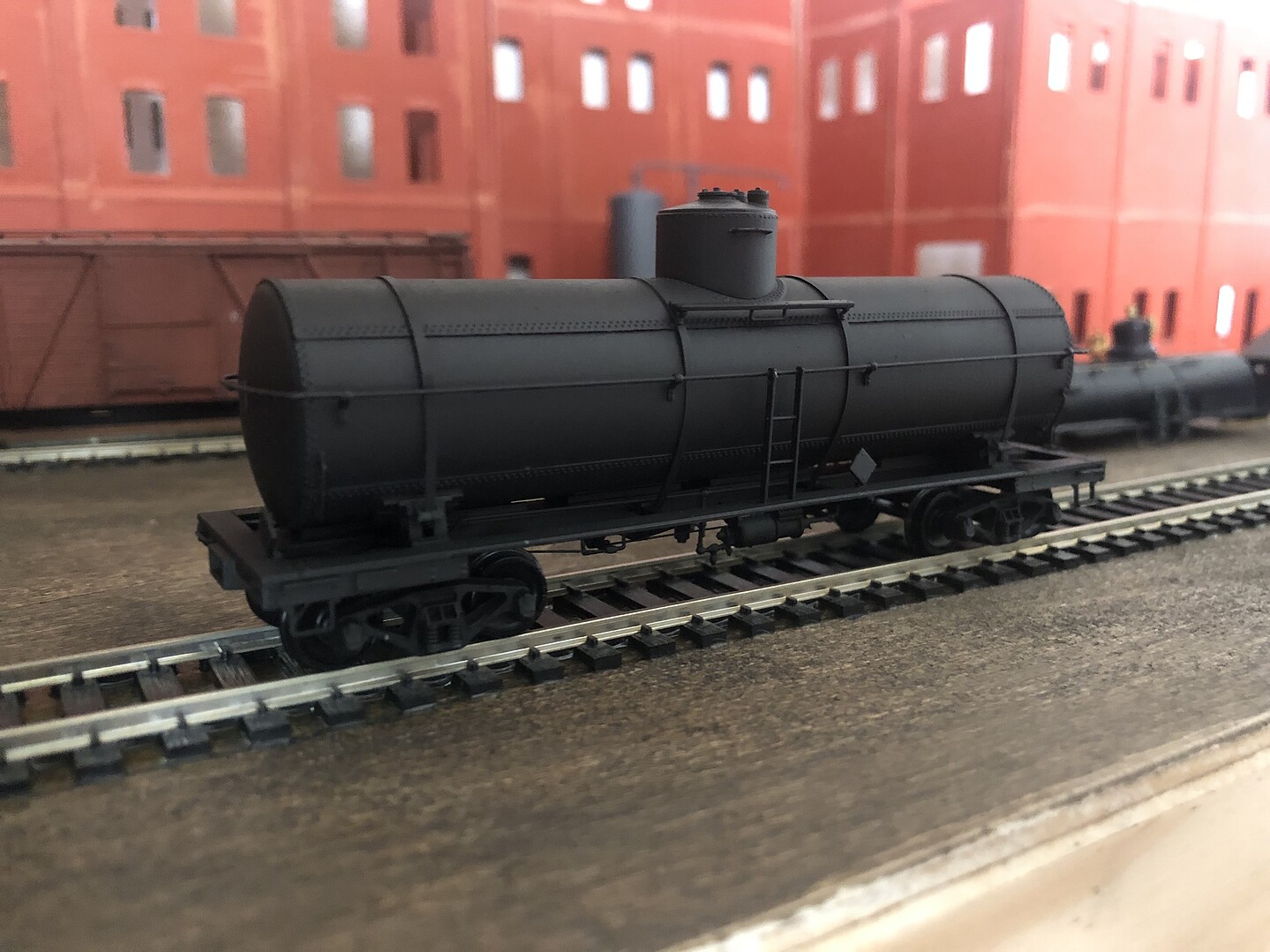 HO Large Dome Tank Car Kit -- HO Scale Model Train Freight Car -- #4025 ...