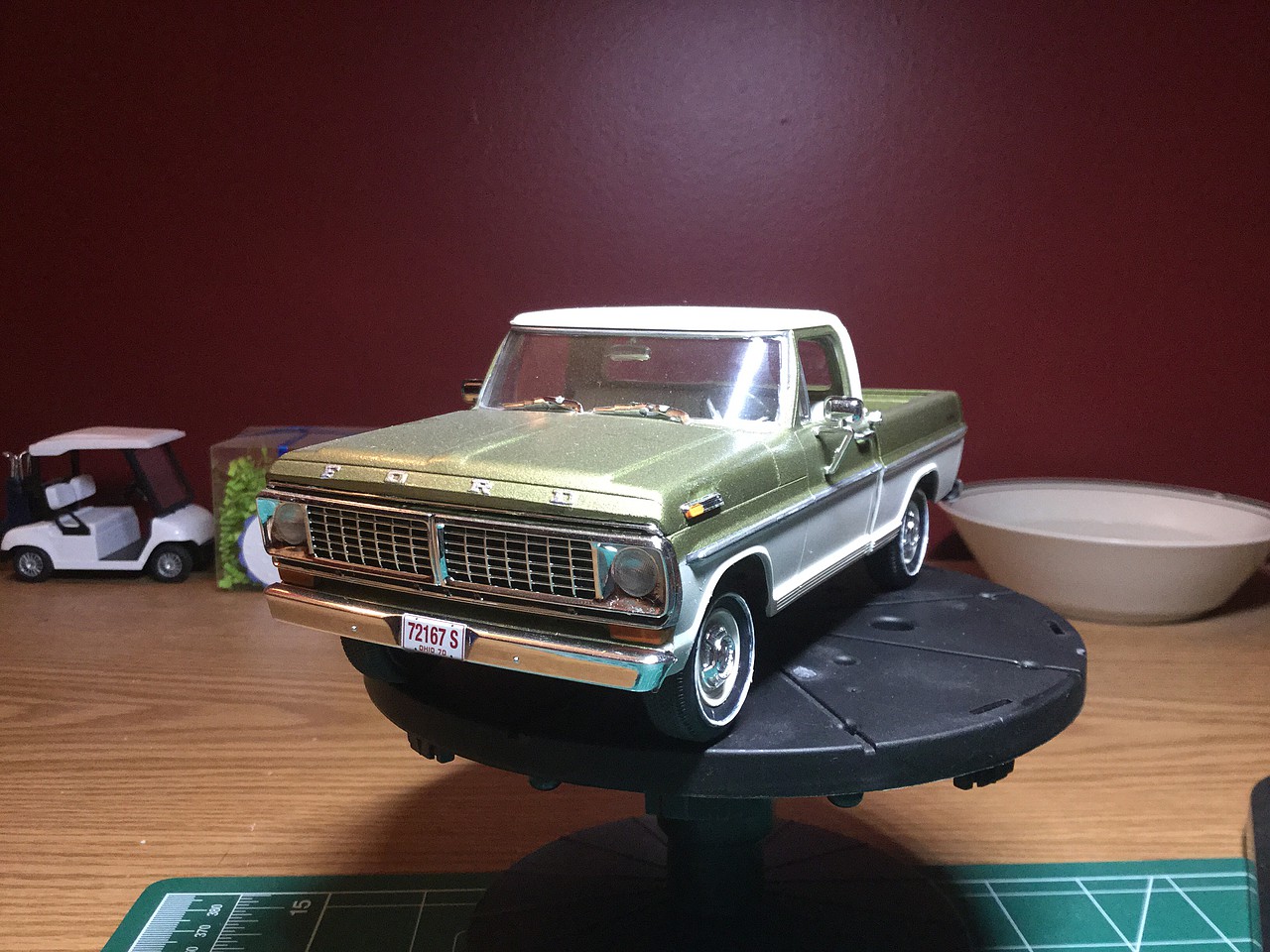 1970 Ford F-100 Custom Cab -- Plastic Model Truck Kit -- 1/25 Scale ...