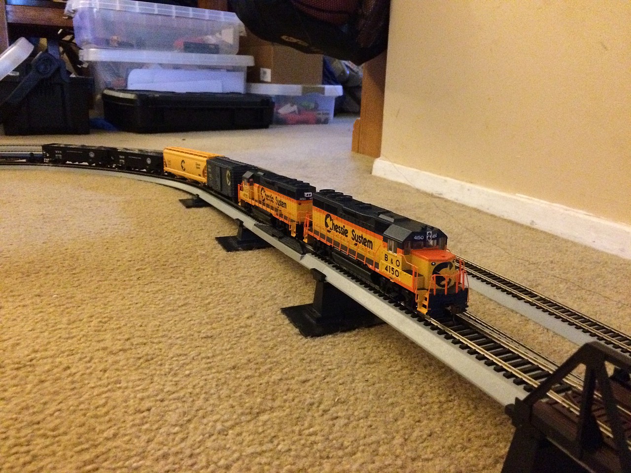 EMD GP40 Chessie #4150 -- HO Scale Model Train Diesel Locomotive ...