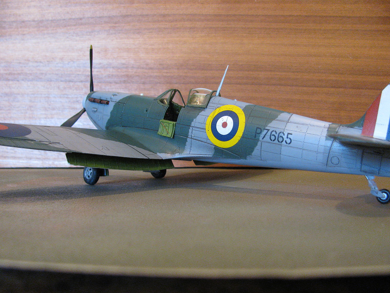 Spitfire Mk II -- Plastic Model Airplane Kit -- 1/32 Scale -- #03986 ...