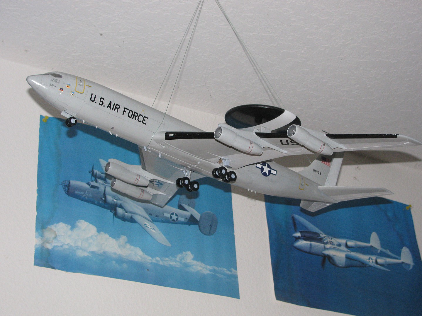 E3B AWACS USAF Aircraft -- Plastic Model Airplane Kit -- 1/72 Scale ...