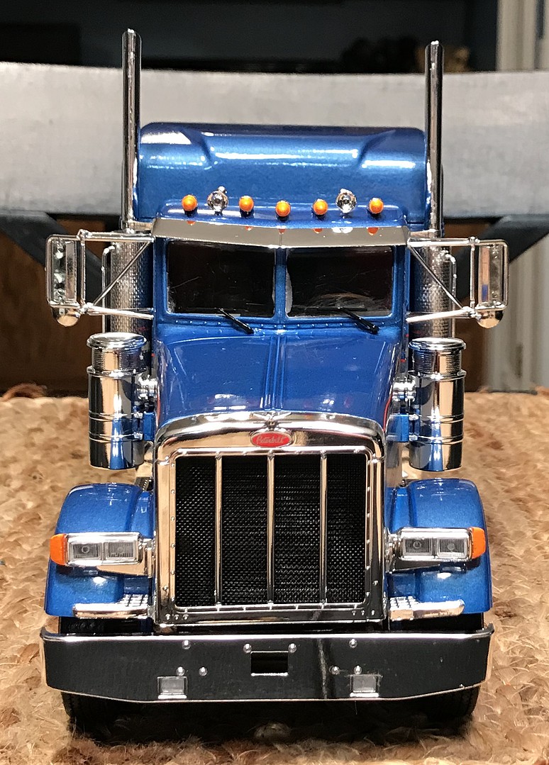 Peterbilt 378 Long Hauler Tractor Cab -- Plastic Model Truck Kit -- 1/ ...