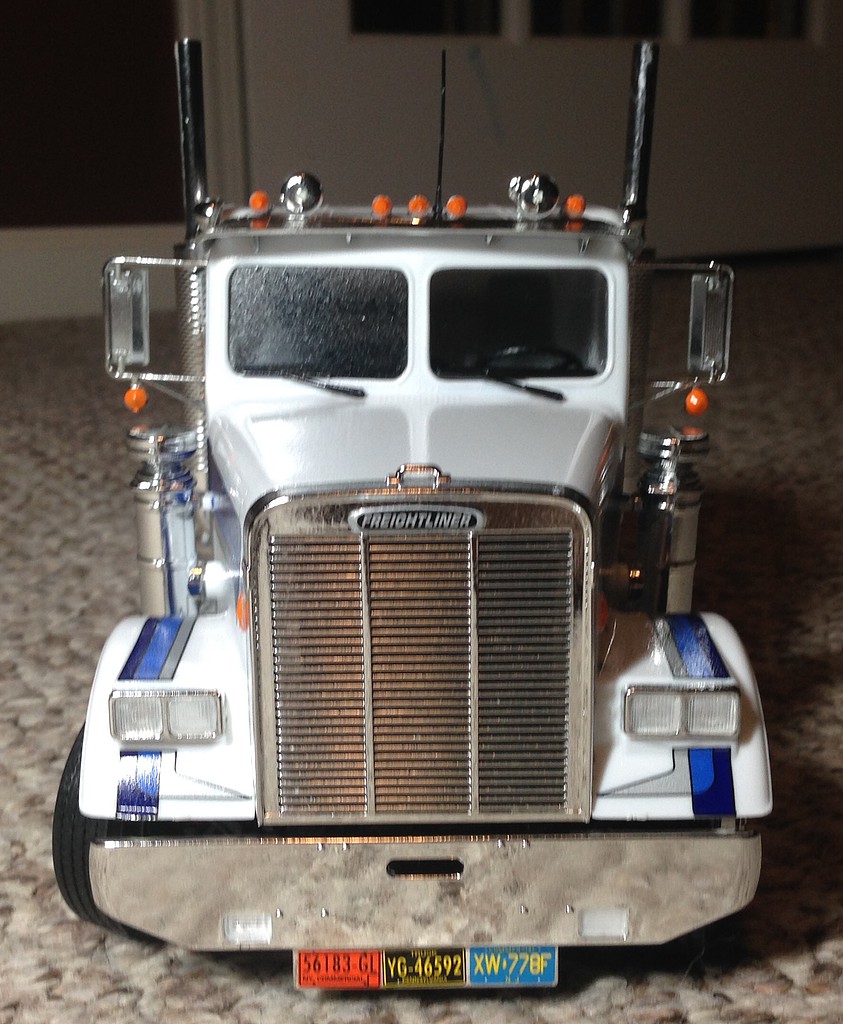 Freightliner FLC Tractor Cab -- Plastic Model Truck Kit -- 1/24 Scale ...