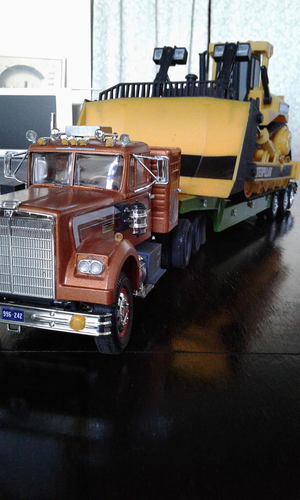 Lowboy Trailer -- 1/25 Scale -- Plastic Model Semi Truck Kit -- #880 ...