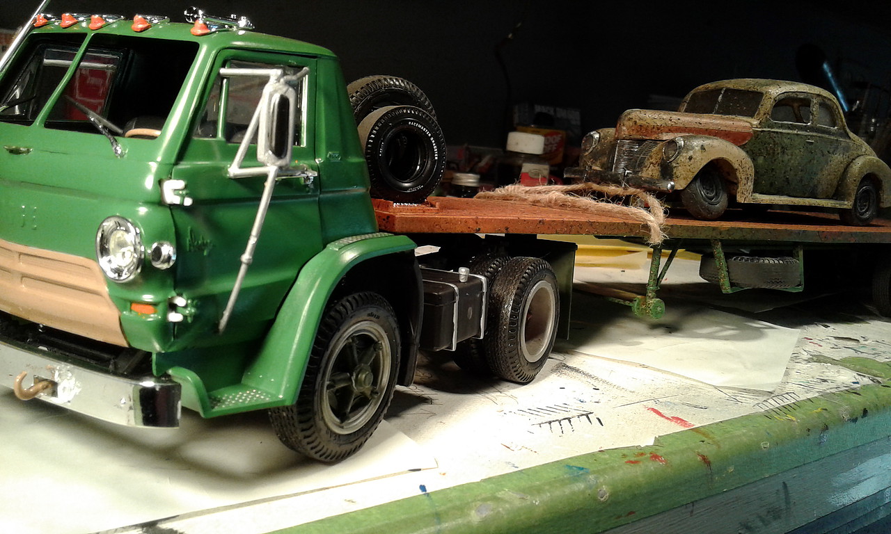 Dodge L700 Tractor with Shell Tanker -- Plastic Model Truck Kit -- 1/25 ...