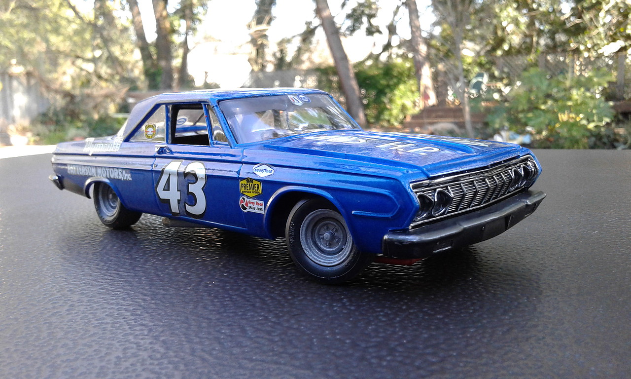 Richard Petty 1964 Plymouth Belvedere -- Plastic Model Car Kit -- 1/25 ...