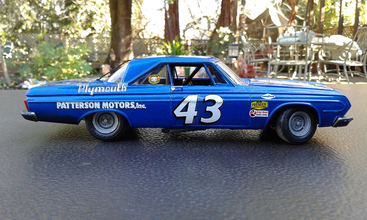Richard Petty 1964 Plymouth Belvedere -- Plastic Model Car Kit -- 1/25 ...