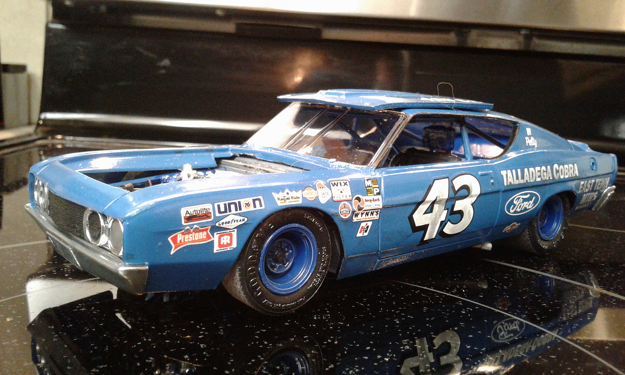 Richard Petty 1964 Plymouth Belvedere -- Plastic Model Car Kit -- 1/25 ...