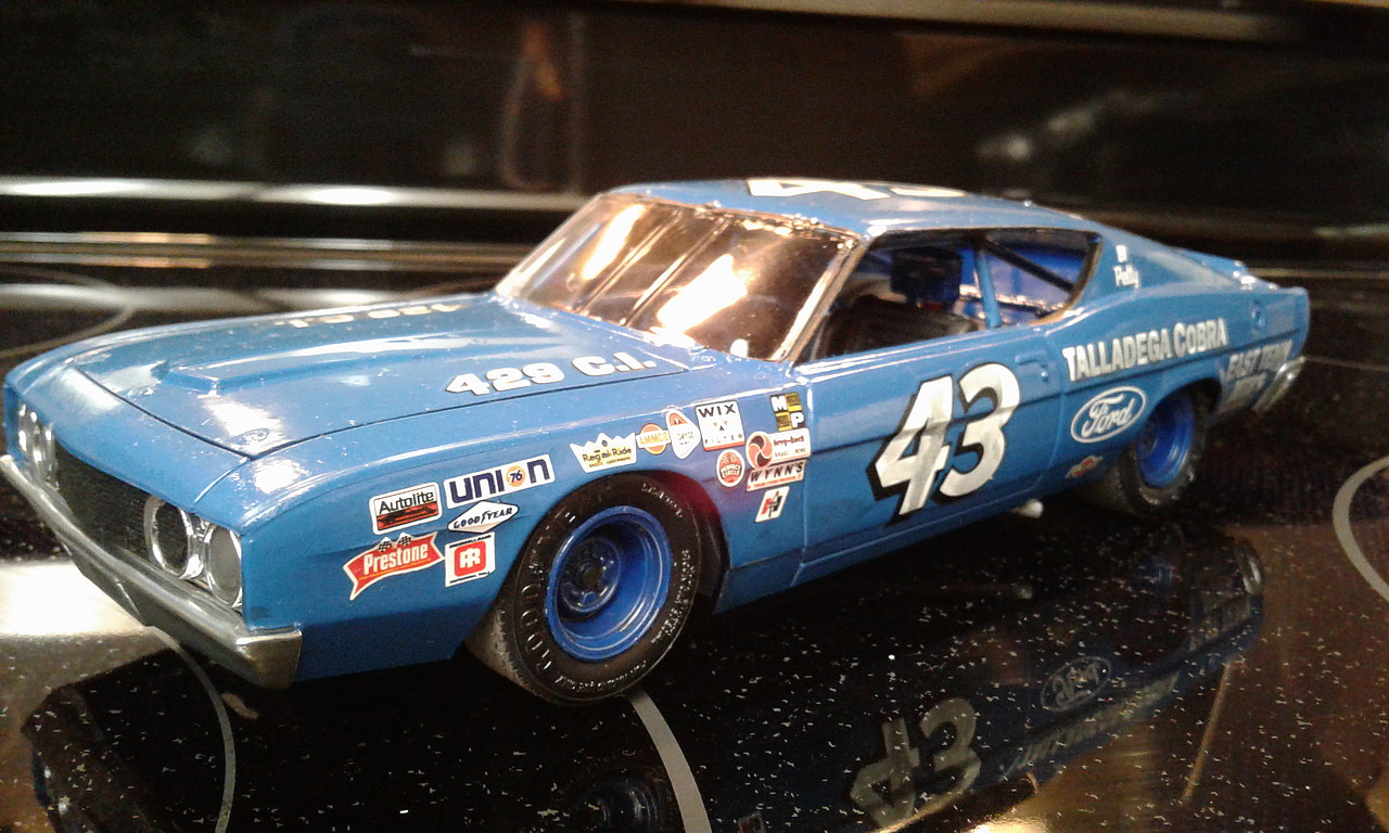 Richard Petty 1964 Plymouth Belvedere -- Plastic Model Car Kit -- 1/25 ...