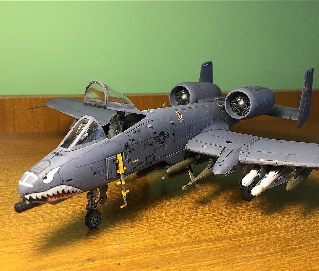 A-10A Plane Operation Iraqi Freedom -- Plastic Model Airplane Kit -- 1/ ...