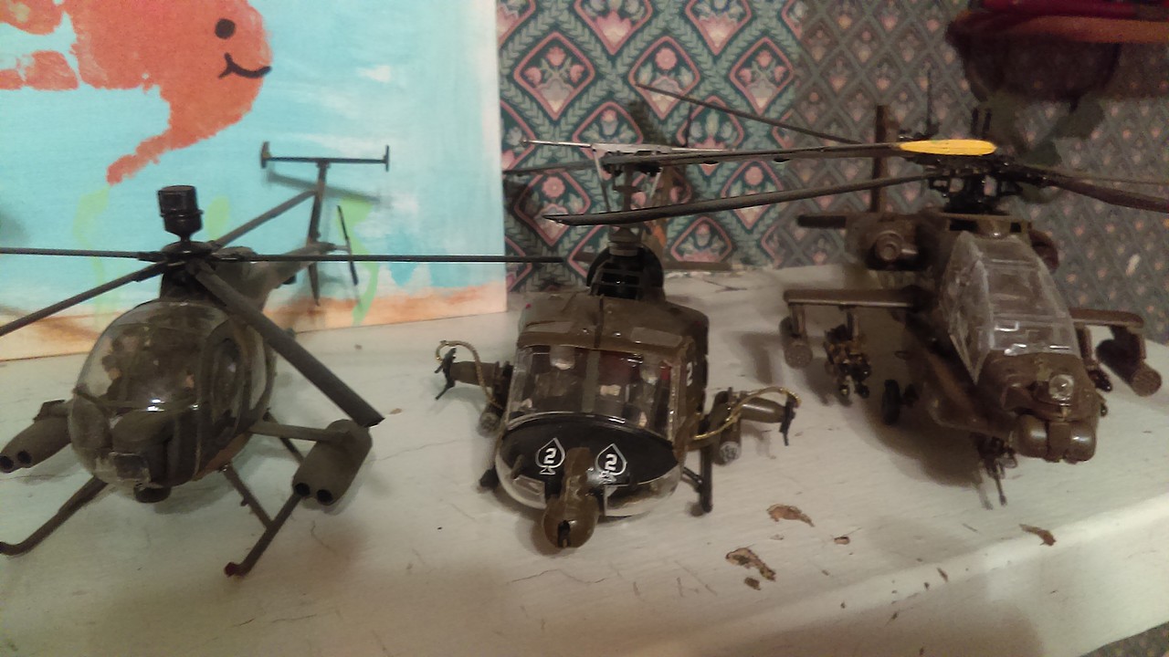 UH-1D Huey Gunship -- Plastic Model Helicopter Kit -- 1/32 Scale ...