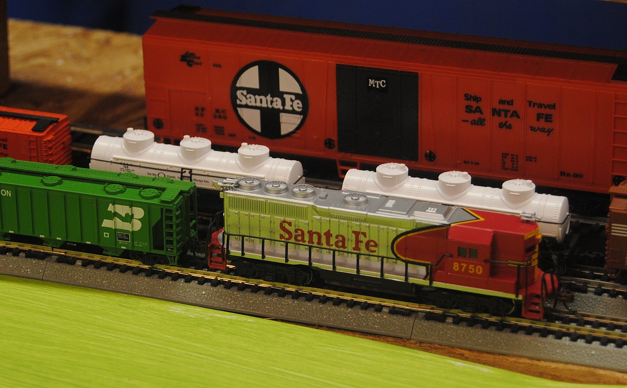 GP50 Santa Fe -- N Scale Model Train Diesel Locomotive -- #61252 ...