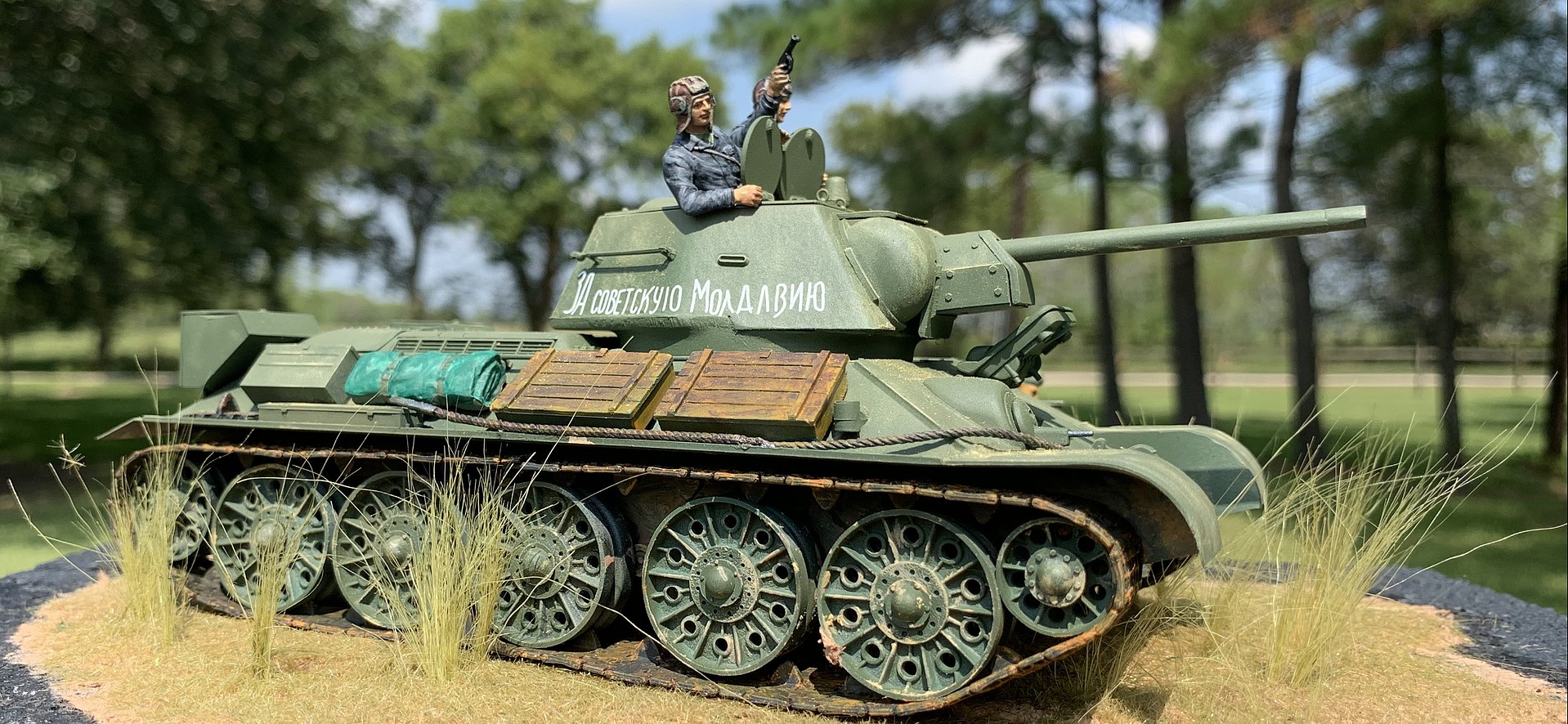 Russian 734/76 1943 Tank -- Plastic Model Military Vehicle Kit -- 1/35 ...