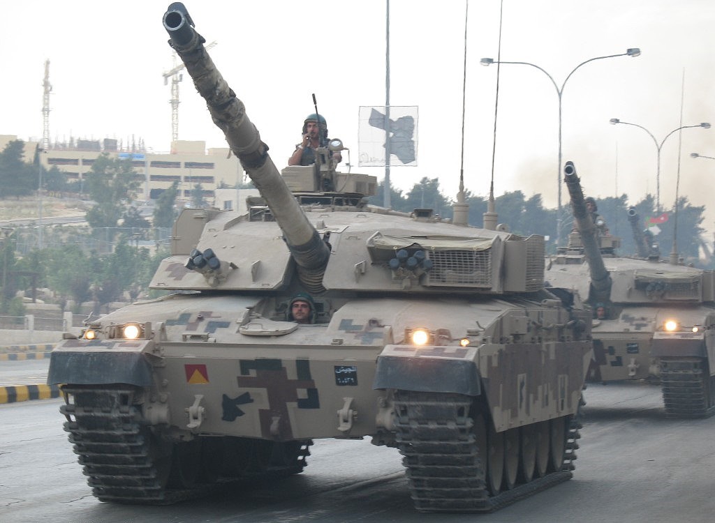 British MBT Challenger I Tank -- Plastic Model Military Vehicle Kit ...