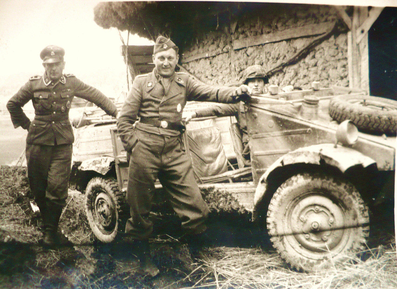 Kubelwagen Type 82 -- Plastic Model Military Vehicle Kit -- 1/35 Scale ...