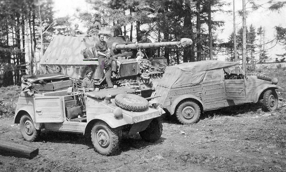 Kubelwagen Type 82 -- Plastic Model Military Vehicle Kit -- 1/35 Scale ...