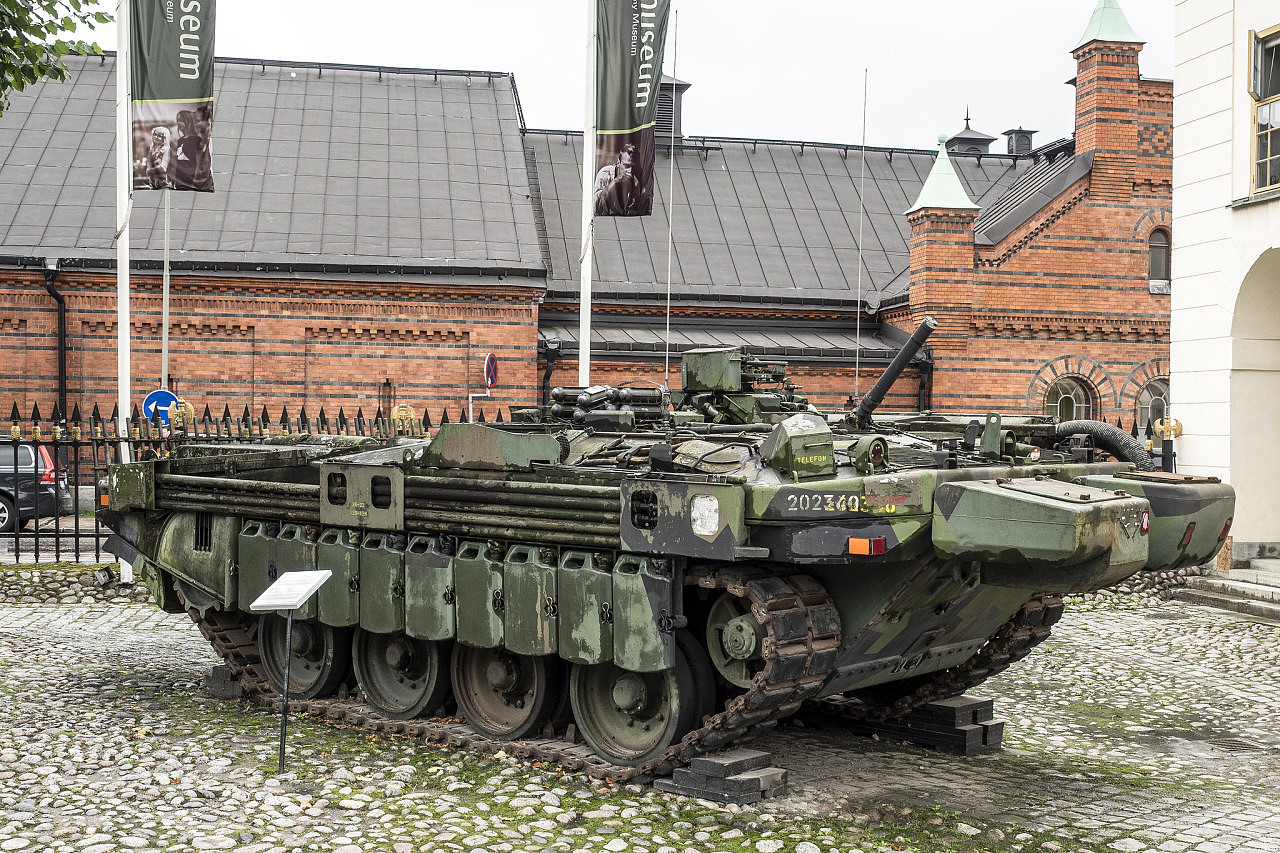 Swedish Strv 103C Main Battle Tank -- Plastic Model Military Vehicle ...