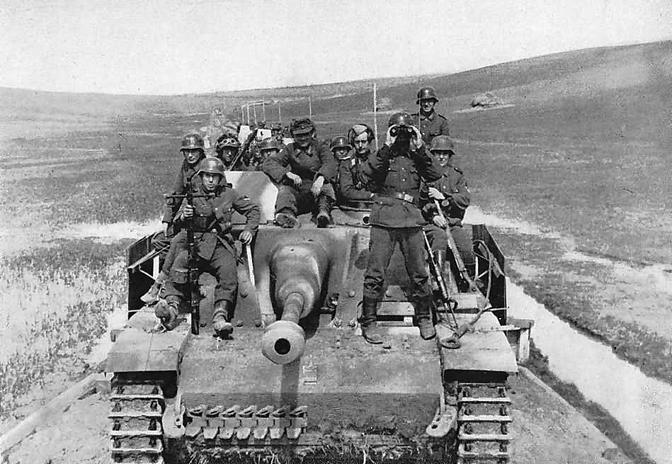 Panzer Riders Lorraine 1944 (4) -- Plastic Model Military Figure -- 1/ ...