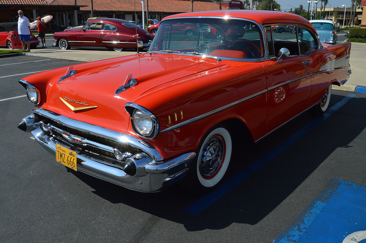 1957 Chevy Bel Air 2 Door Sedan 2'n1 -- Plastic Model Car Kit -- 1/25 ...