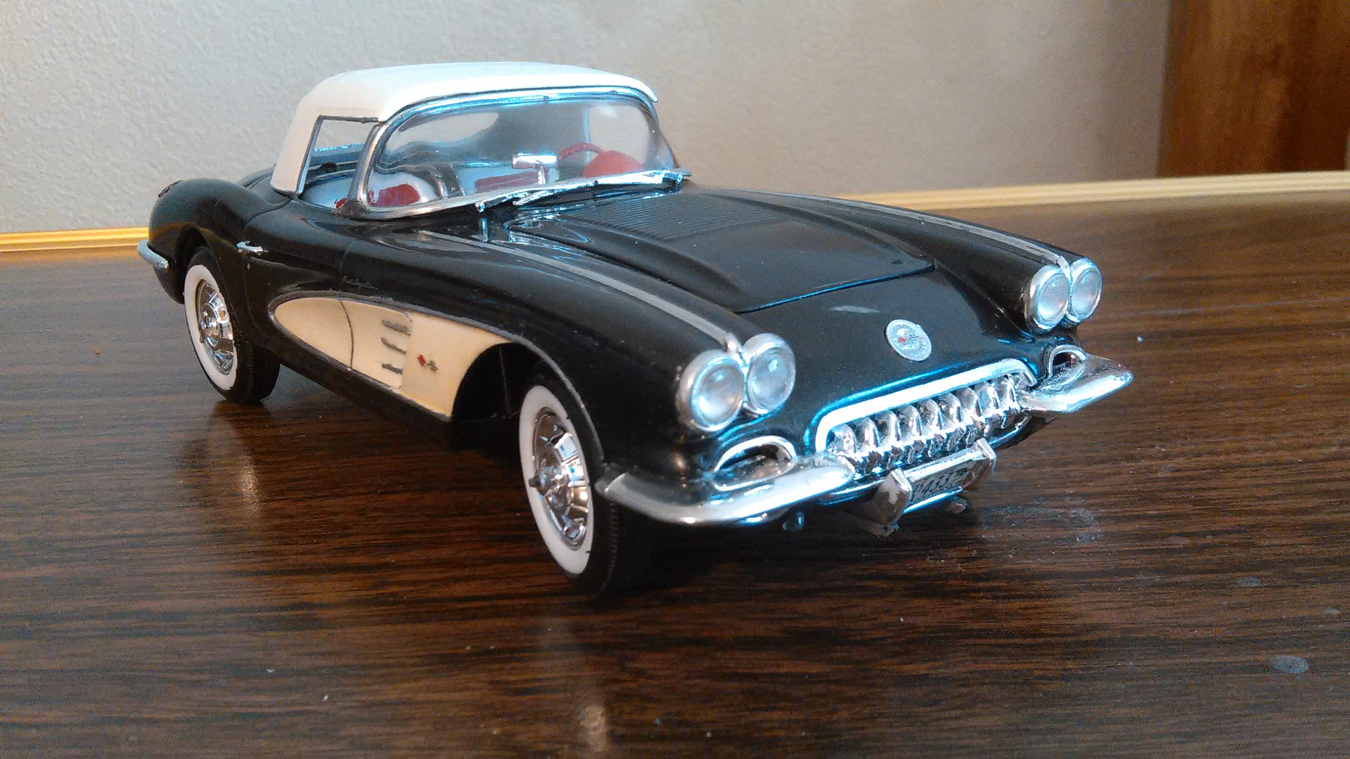 1958 Corvette Roadster -- Plastic Model Car Kit -- 1/25 Scale -- #85 ...