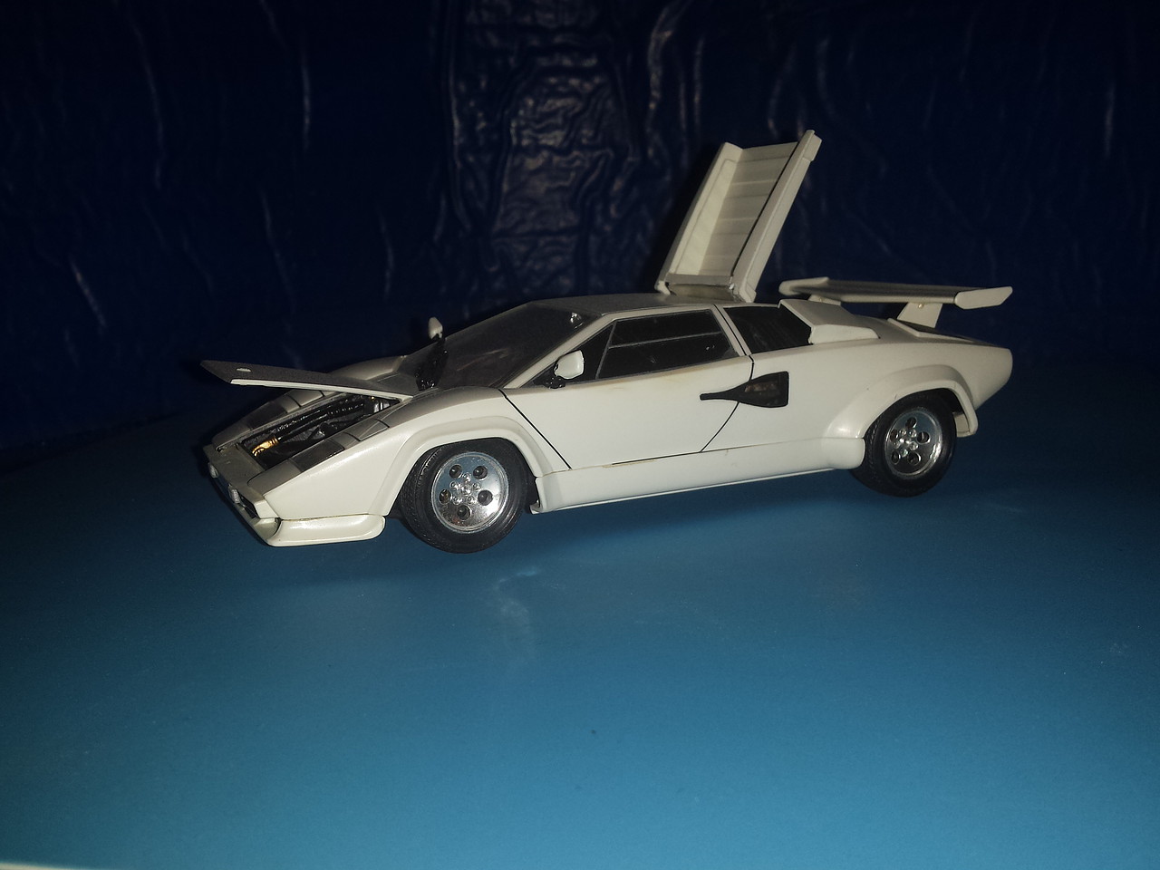 Lamborghini Countach -- Plastic Model Car Kit -- 1/24 Scale -- #854948 ...