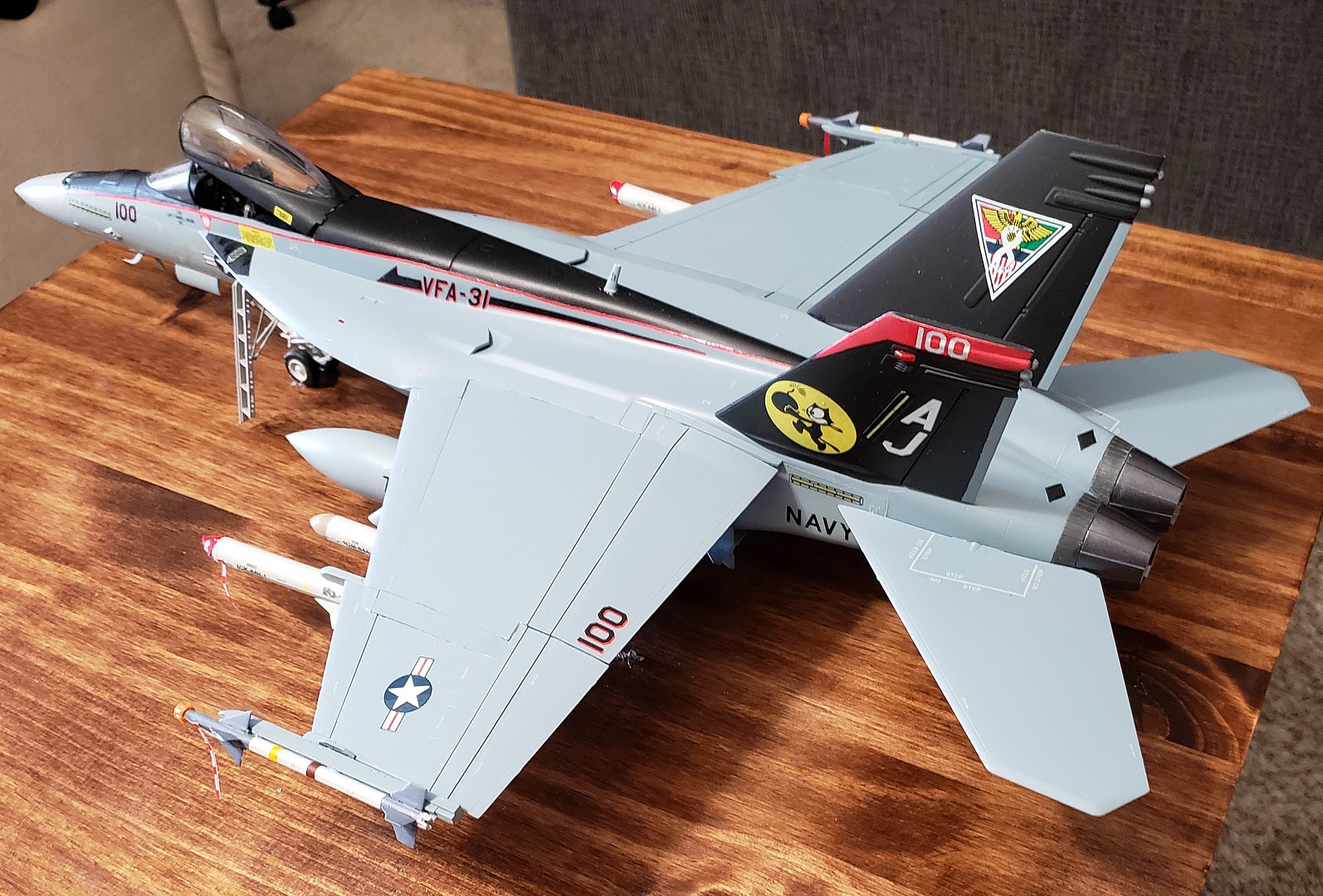 F/A18F Super Hornet Fighter Aircraft -- Plastic Model Airplane Kit -- 1 ...