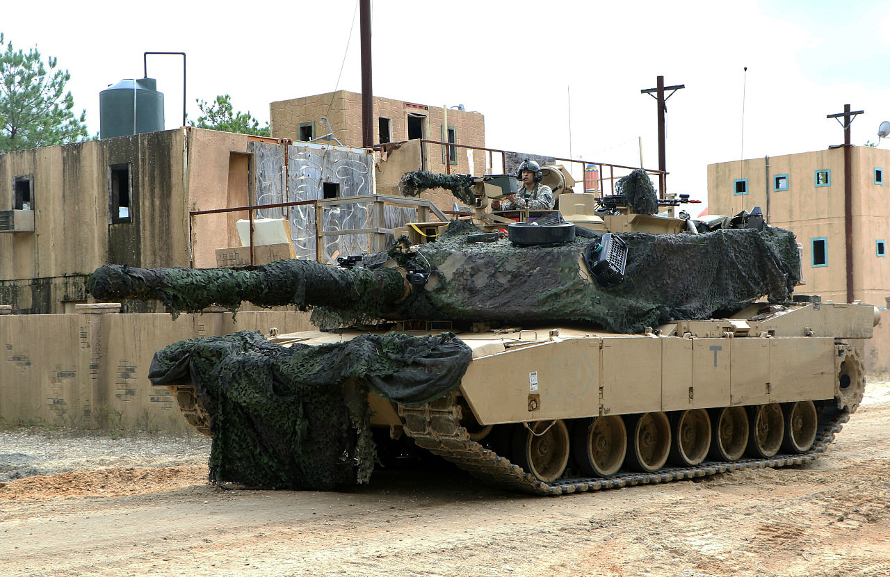 M1A2 Abrams 120mm Gun Tank Pictures