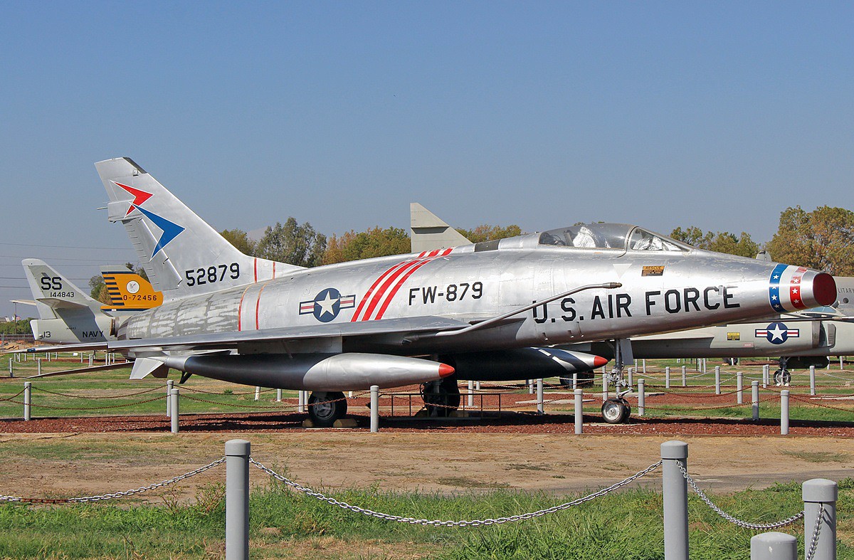 F100C Super Sabre Fighter Aircraft -- Plastic Model Airplane Kit -- 1/ ...