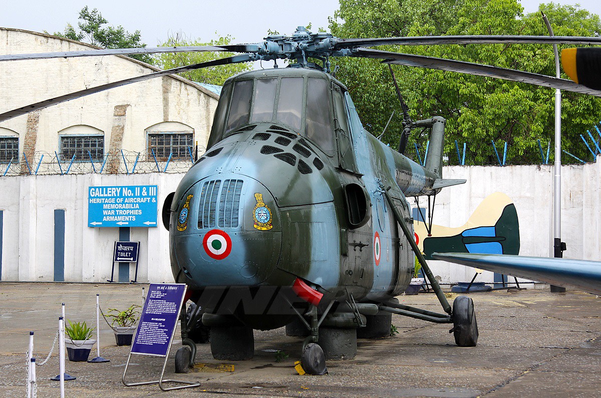 Soviet Mil Mi4A Hound A Helicopter -- Plastic Model Helicopter -- 1/35 ...