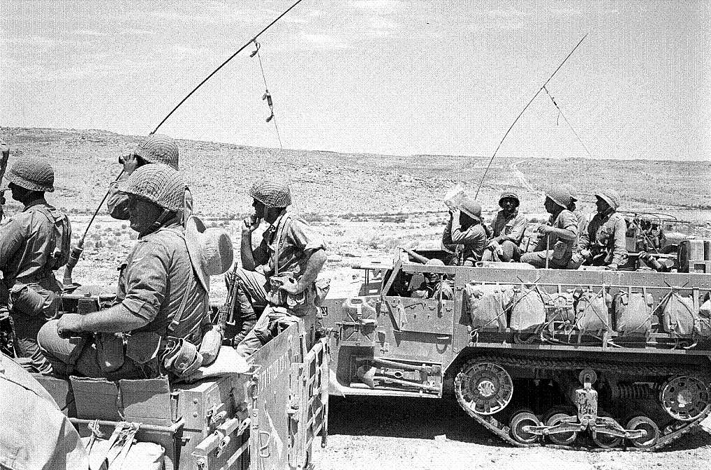 IDF M3 Halftrack Smart Kit -- Plastic Model Military Vehicle Kit -- 1/ ...