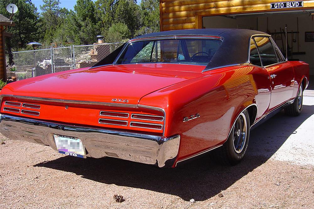 1967 Pontiac GTO -- Plastic Model Car Kit -- 1/25 Scale -- #710 ...