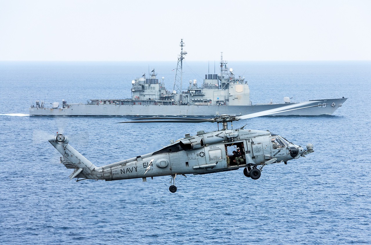 HH-60H Rescue Hawk -- Plastic Model Helicopter Kit -- 1/72 Scale ...