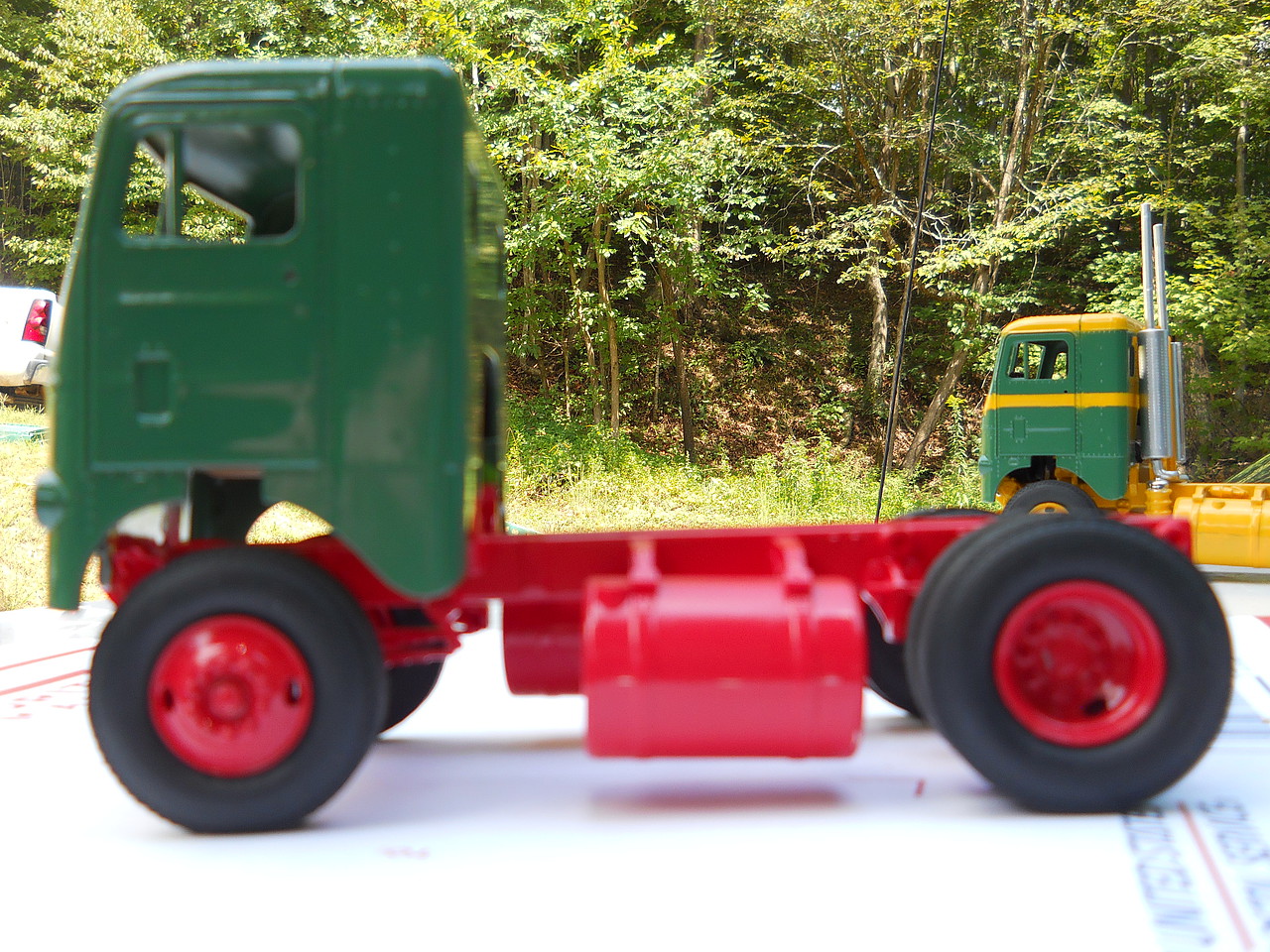Gallery Pictures AMT White Freightliner Single Drive Tractor Plastic ...