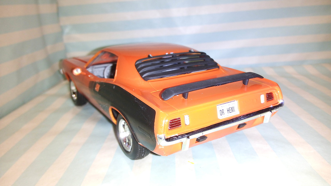 1971 Hemi Cuda 426 -- Plastic Model Car Kit -- 1/24 Scale -- #852943 ...