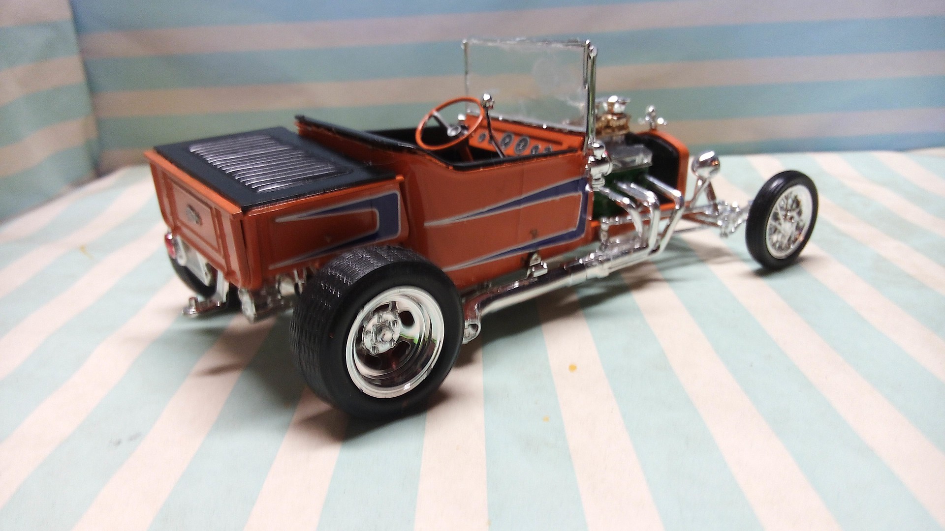 Ford Street Rod -- Plastic Model Car Kit -- 1/24 Scale -- #854336 ...